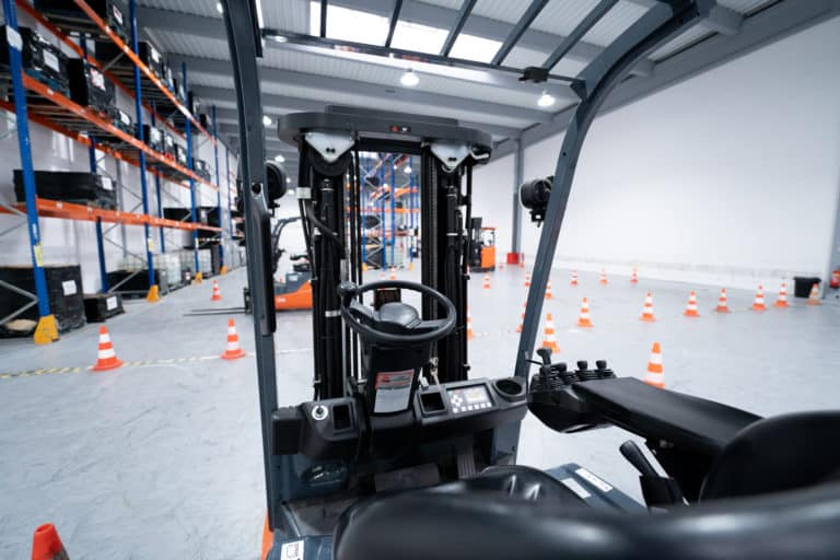 Quel caces pour un chariot tracteur industriel ? | Formalogistics